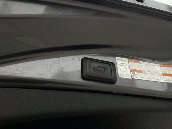 Grey Toyota RAV4 2017 in Jelgava, with an engine capacity of 2.50 L and mileage of 192 thousand km for 13790 €, photo 8 on AUTOMOTO.COM.LV