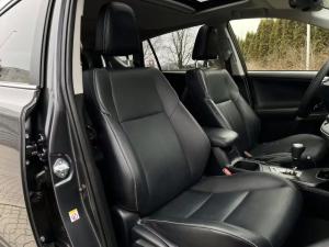 Grey Toyota RAV4 2017 in Jelgava, with an engine capacity of 2.50 L and mileage of 192 thousand km for 13790 €, photo 10 on AUTOMOTO.COM.LV