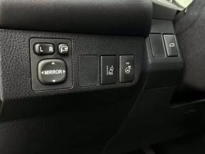 Grey Toyota RAV4 2017 in Jelgava, with an engine capacity of 2.50 L and mileage of 192 thousand km for 13790 €, photo 21 on AUTOMOTO.COM.LV