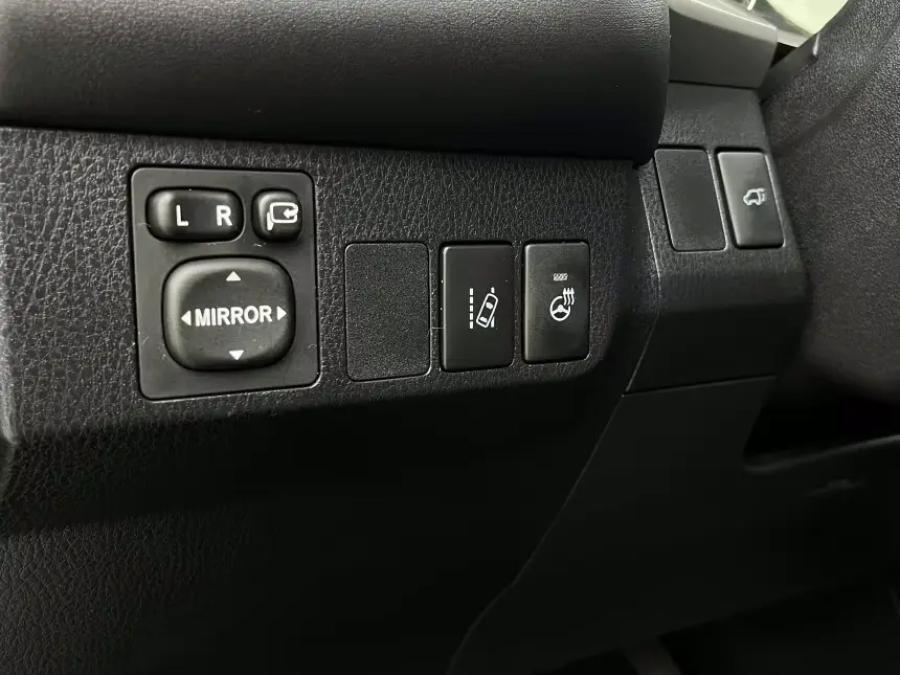 Grey Toyota RAV4 2017 in Jelgava, with an engine capacity of 2.50 L and mileage of 192 thousand km for 13790 €, photo 21 on AUTOMOTO.COM.LV