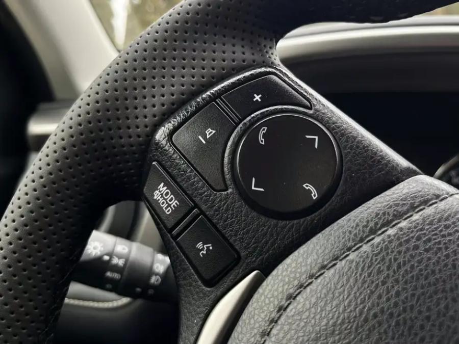 Grey Toyota RAV4 2017 in Jelgava, with an engine capacity of 2.50 L and mileage of 192 thousand km for 13790 €, photo 26 on AUTOMOTO.COM.LV