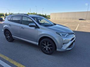 Pelēks Toyota RAV4 2017 Kauņa, ar dzinēja tilpumu 2.49 L un nobraukumu 118 tūkst. km par 20700 €, foto  vietnē AUTOMOTO.COM.LV