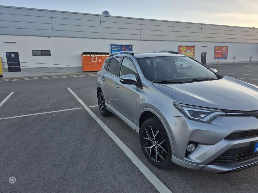 Pelēks Toyota RAV4 2017 Kauņa, ar dzinēja tilpumu 2.49 L un nobraukumu 118 tūkst. km par 20700 €, foto 11 vietnē AUTOMOTO.COM.LV