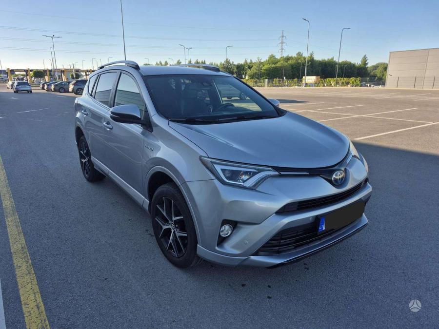 Pelēks Toyota RAV4 2017 Kauņa, ar dzinēja tilpumu 2.49 L un nobraukumu 118 tūkst. km par 20700 €, foto 13 vietnē AUTOMOTO.COM.LV
