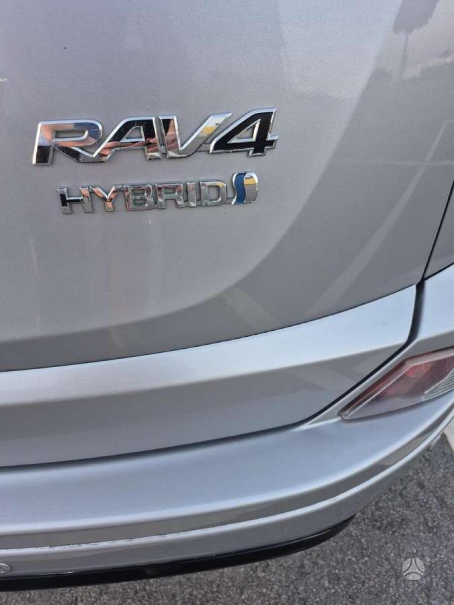 Pelēks Toyota RAV4 2017 Kauņa, ar dzinēja tilpumu 2.49 L un nobraukumu 118 tūkst. km par 20700 €, foto 16 vietnē AUTOMOTO.COM.LV