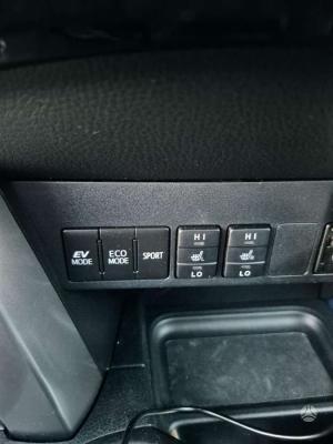 Pelēks Toyota RAV4 2017 Kauņa, ar dzinēja tilpumu 2.49 L un nobraukumu 118 tūkst. km par 20700 €, foto 24 vietnē AUTOMOTO.COM.LV