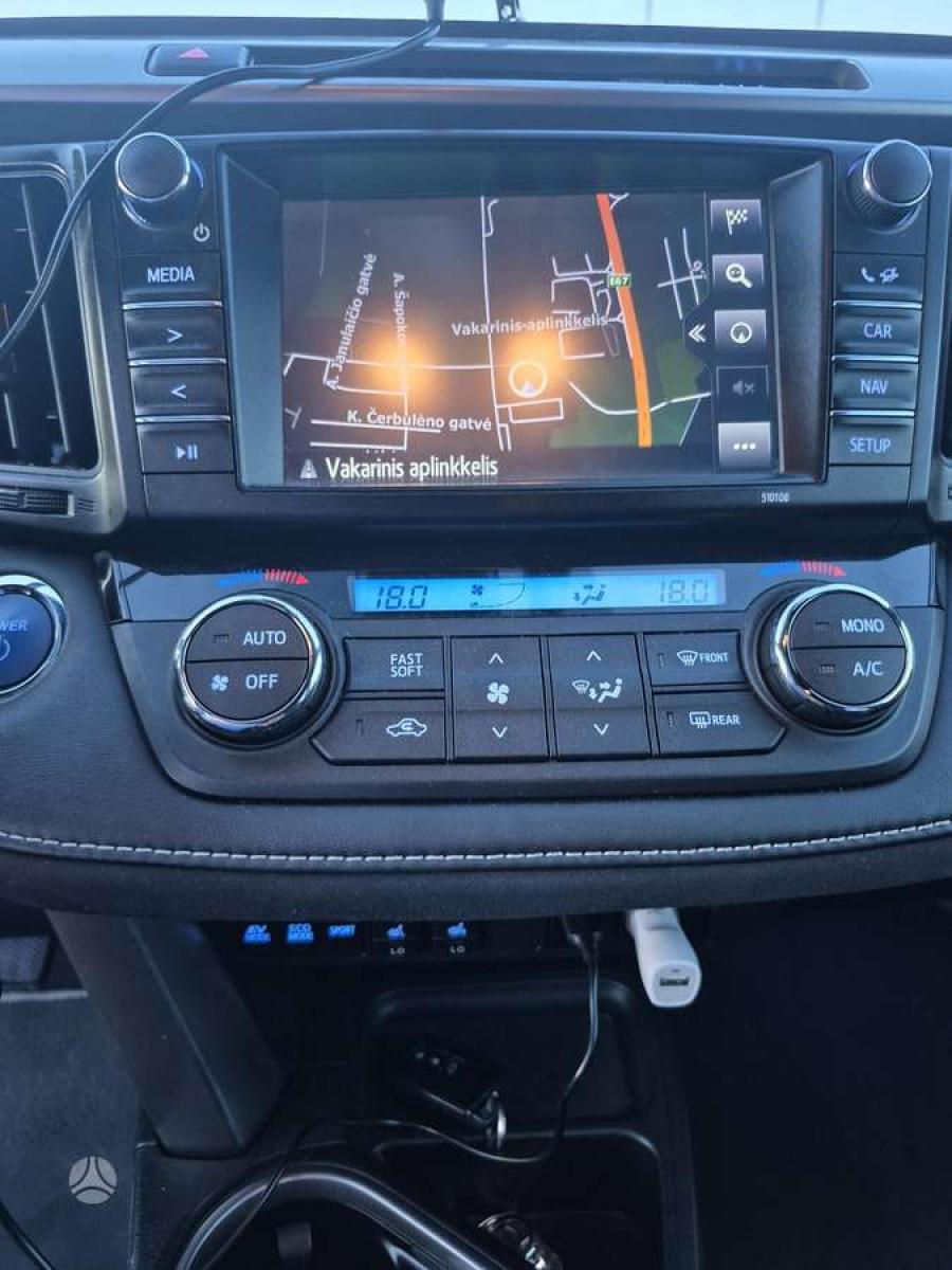 Pelēks Toyota RAV4 2017 Kauņa, ar dzinēja tilpumu 2.49 L un nobraukumu 118 tūkst. km par 20700 €, foto 26 vietnē AUTOMOTO.COM.LV
