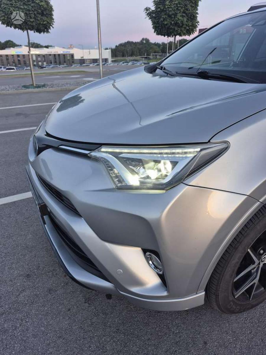 Pelēks Toyota RAV4 2017 Kauņa, ar dzinēja tilpumu 2.49 L un nobraukumu 118 tūkst. km par 20700 €, foto 29 vietnē AUTOMOTO.COM.LV