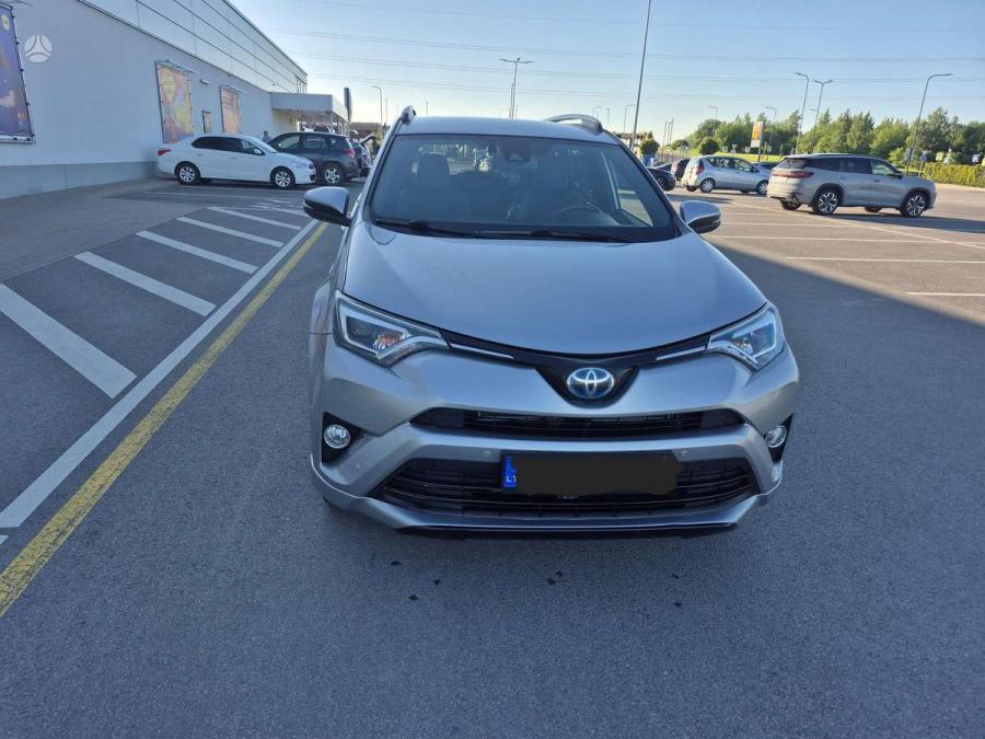 Pelēks Toyota RAV4 2017 Kauņa, ar dzinēja tilpumu 2.49 L un nobraukumu 118 tūkst. km par 20700 €, foto 31 vietnē AUTOMOTO.COM.LV