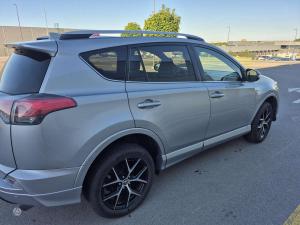 Pelēks Toyota RAV4 2017 Kauņa, ar dzinēja tilpumu 2.49 L un nobraukumu 118 tūkst. km par 20700 €, foto 34 vietnē AUTOMOTO.COM.LV
