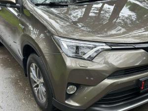 Pelēks Toyota RAV4 2017 Viļņa, ar dzinēja tilpumu 2.49 L un nobraukumu 241 tūkst. km par 16500 €, foto 3 vietnē AUTOMOTO.COM.LV