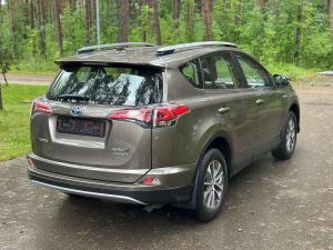 Pelēks Toyota RAV4 2017 Viļņa, ar dzinēja tilpumu 2.49 L un nobraukumu 241 tūkst. km par 16500 €, foto 4 vietnē AUTOMOTO.COM.LV