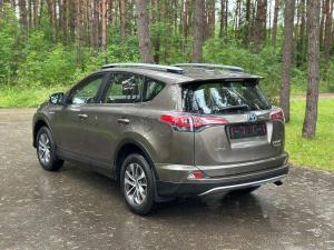 Pelēks Toyota RAV4 2017 Viļņa, ar dzinēja tilpumu 2.49 L un nobraukumu 241 tūkst. km par 16500 €, foto 6 vietnē AUTOMOTO.COM.LV