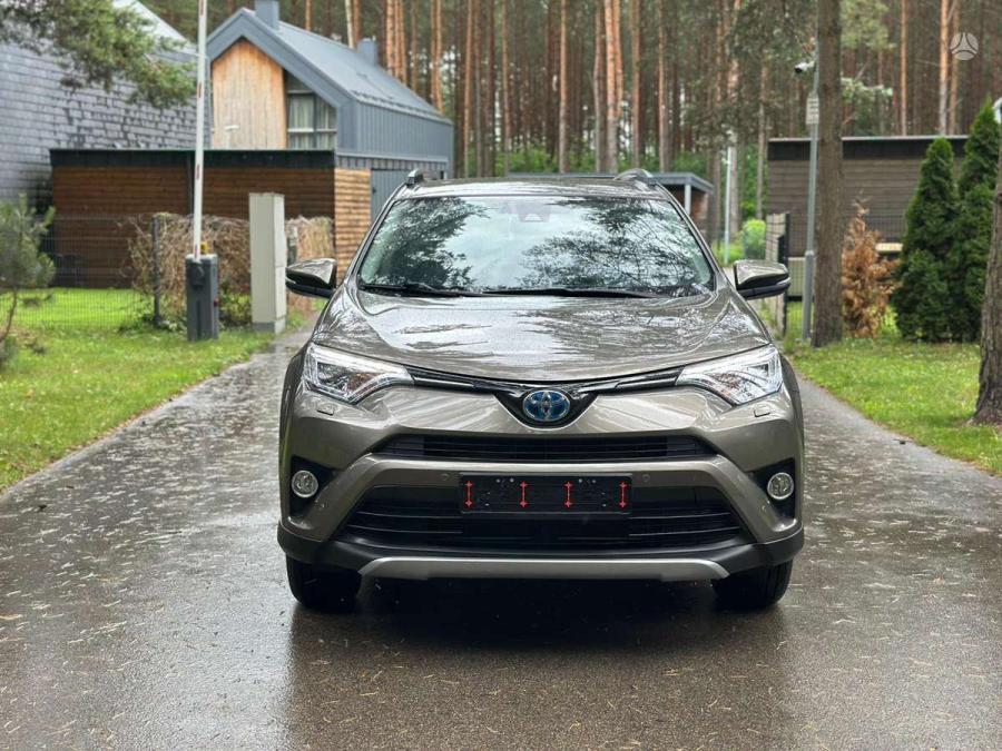 Pelēks Toyota RAV4 2017 Viļņa, ar dzinēja tilpumu 2.49 L un nobraukumu 241 tūkst. km par 16500 €, foto 8 vietnē AUTOMOTO.COM.LV