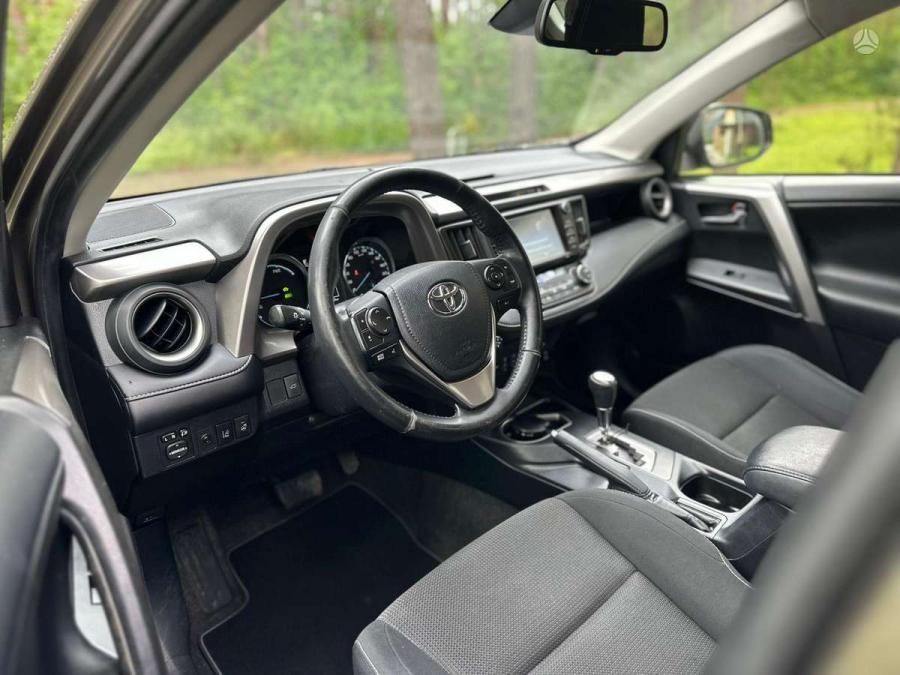 Pelēks Toyota RAV4 2017 Viļņa, ar dzinēja tilpumu 2.49 L un nobraukumu 241 tūkst. km par 16500 €, foto 9 vietnē AUTOMOTO.COM.LV