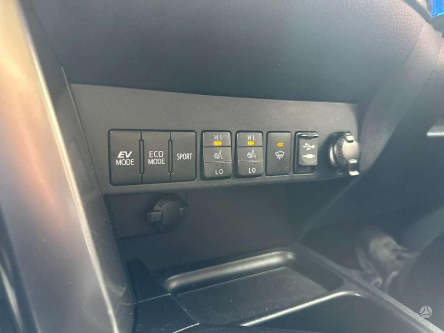 Pelēks Toyota RAV4 2017 Viļņa, ar dzinēja tilpumu 2.49 L un nobraukumu 241 tūkst. km par 16500 €, foto 15 vietnē AUTOMOTO.COM.LV