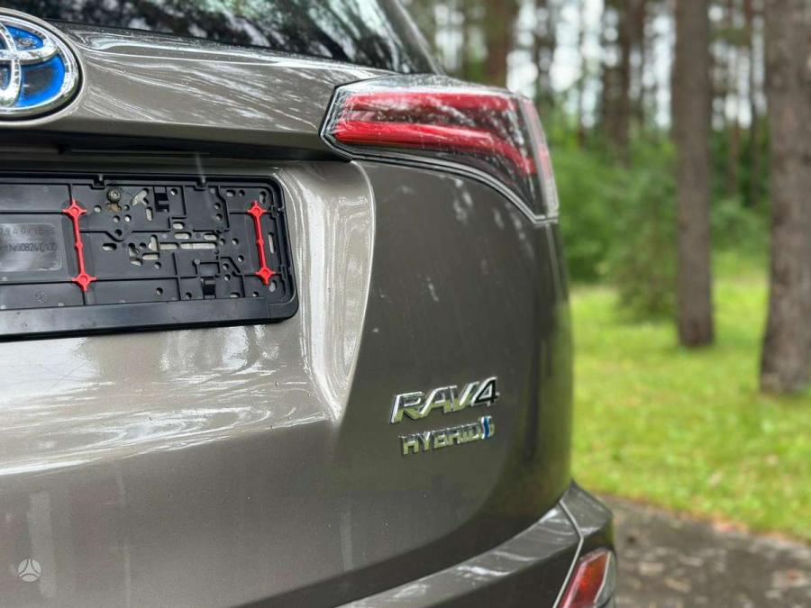 Pelēks Toyota RAV4 2017 Viļņa, ar dzinēja tilpumu 2.49 L un nobraukumu 241 tūkst. km par 16500 €, foto 19 vietnē AUTOMOTO.COM.LV