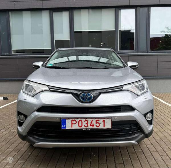 Pelēks Toyota RAV4 2017 Raseiniai, ar dzinēja tilpumu 2.49 L un nobraukumu 157 tūkst. km par 18700 €, foto 2 vietnē AUTOMOTO.COM.LV