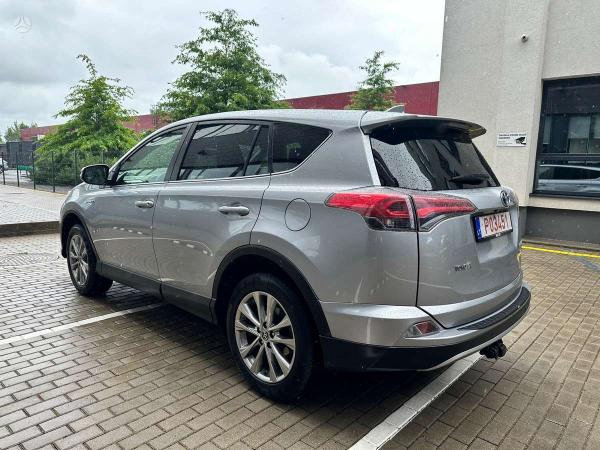 Pelēks Toyota RAV4 2017 Raseiniai, ar dzinēja tilpumu 2.49 L un nobraukumu 157 tūkst. km par 18700 €, foto 9 vietnē AUTOMOTO.COM.LV