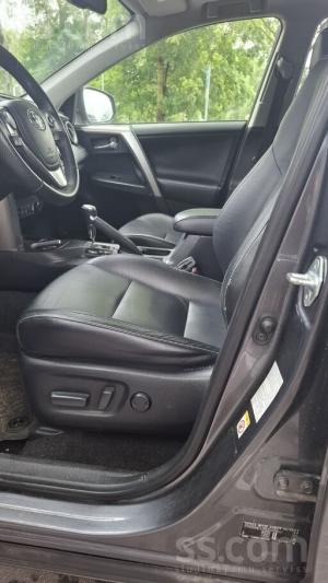 Grey Toyota RAV4 2017 in Riga, with an engine capacity of 2.50 L and mileage of 200 thousand km for 16400 €, photo  on AUTOMOTO.COM.LV