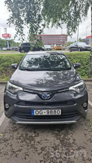 Grey Toyota RAV4 2017 in Riga, with an engine capacity of 2.50 L and mileage of 200 thousand km for 16400 €, photo 8 on AUTOMOTO.COM.LV