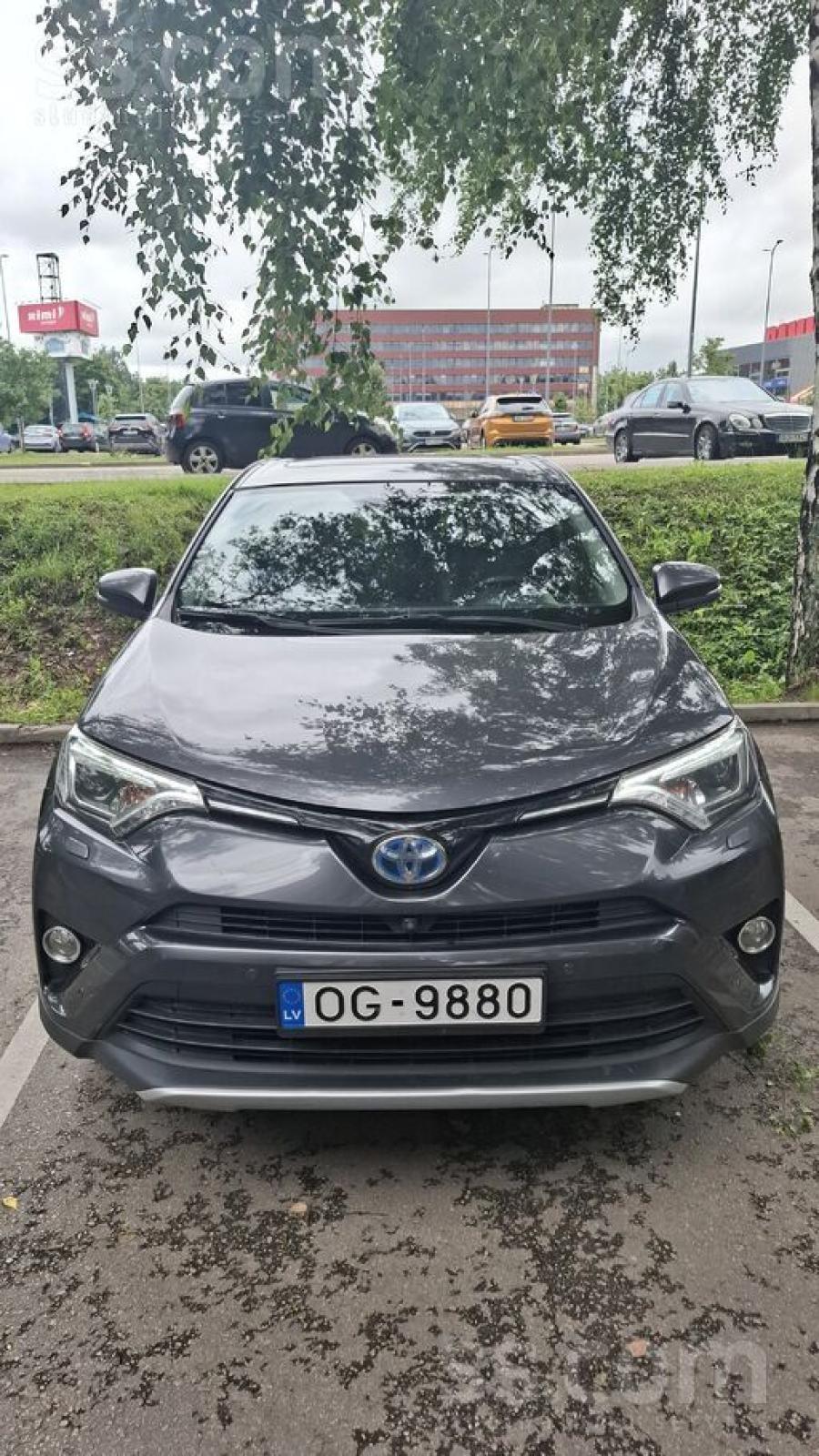 Grey Toyota RAV4 2017 in Riga, with an engine capacity of 2.50 L and mileage of 200 thousand km for 16400 €, photo 8 on AUTOMOTO.COM.LV