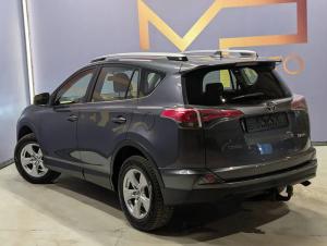 Grey Toyota RAV4 2017 in Jurmala, with an engine capacity of 2.00 L and mileage of 293 thousand km for 12750 €, photo 3 on AUTOMOTO.COM.LV