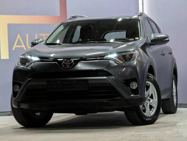 Grey Toyota RAV4 2017 in Jurmala, with an engine capacity of 2.00 L and mileage of 293 thousand km for 12750 €, photo 5 on AUTOMOTO.COM.LV