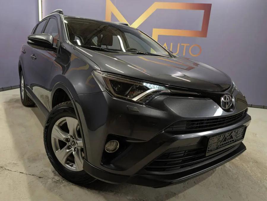 Grey Toyota RAV4 2017 in Jurmala, with an engine capacity of 2.00 L and mileage of 293 thousand km for 12750 €, photo 8 on AUTOMOTO.COM.LV