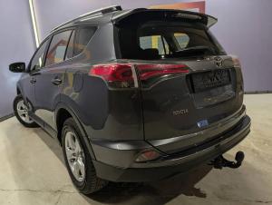 Grey Toyota RAV4 2017 in Jurmala, with an engine capacity of 2.00 L and mileage of 293 thousand km for 12750 €, photo 9 on AUTOMOTO.COM.LV