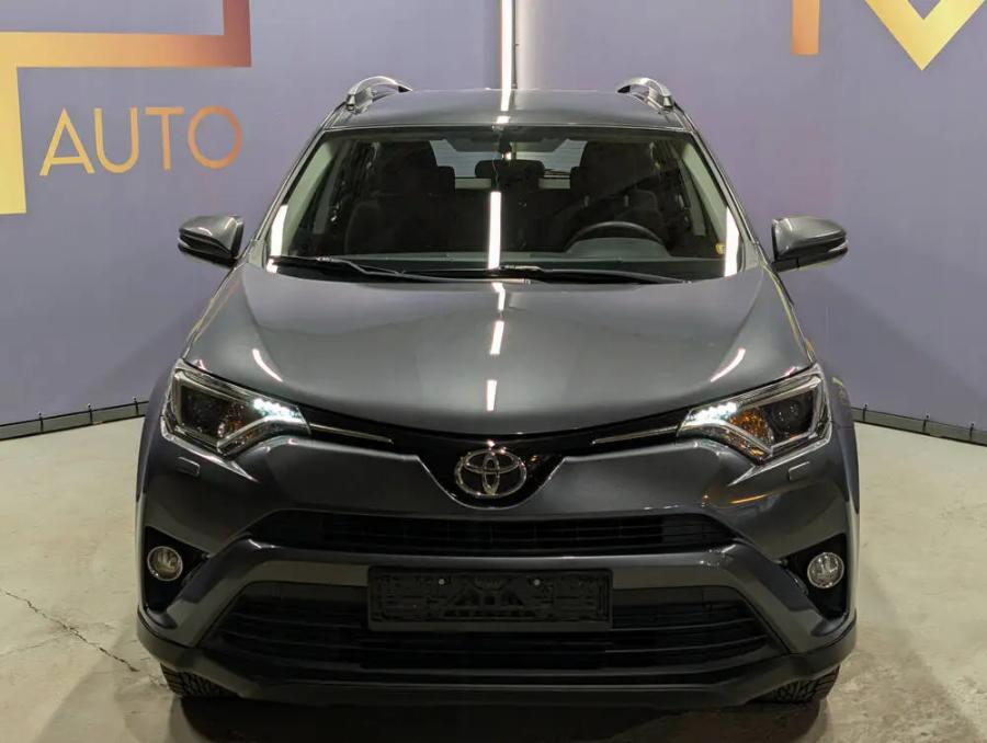 Grey Toyota RAV4 2017 in Jurmala, with an engine capacity of 2.00 L and mileage of 293 thousand km for 12750 €, photo 10 on AUTOMOTO.COM.LV