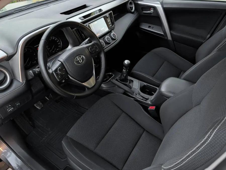 Grey Toyota RAV4 2017 in Jurmala, with an engine capacity of 2.00 L and mileage of 293 thousand km for 12750 €, photo 13 on AUTOMOTO.COM.LV