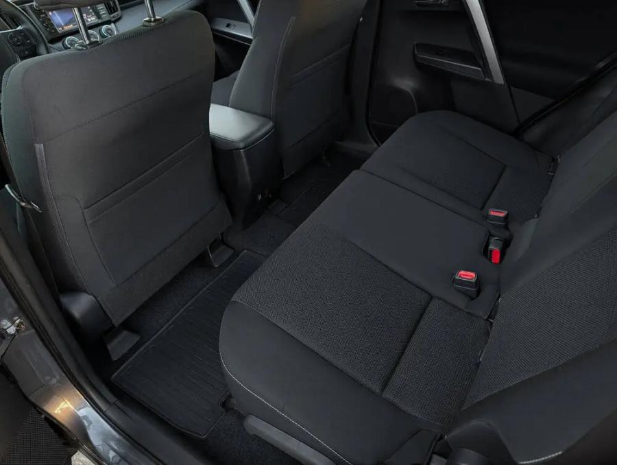 Grey Toyota RAV4 2017 in Jurmala, with an engine capacity of 2.00 L and mileage of 293 thousand km for 12750 €, photo 14 on AUTOMOTO.COM.LV