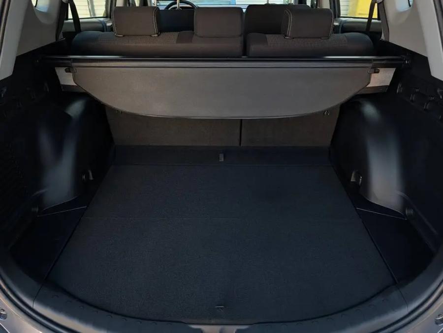 Grey Toyota RAV4 2017 in Jurmala, with an engine capacity of 2.00 L and mileage of 293 thousand km for 12750 €, photo 15 on AUTOMOTO.COM.LV