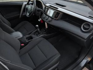 Grey Toyota RAV4 2017 in Jurmala, with an engine capacity of 2.00 L and mileage of 293 thousand km for 12750 €, photo 18 on AUTOMOTO.COM.LV