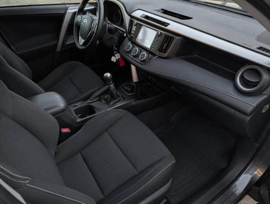 Grey Toyota RAV4 2017 in Jurmala, with an engine capacity of 2.00 L and mileage of 293 thousand km for 12750 €, photo 18 on AUTOMOTO.COM.LV