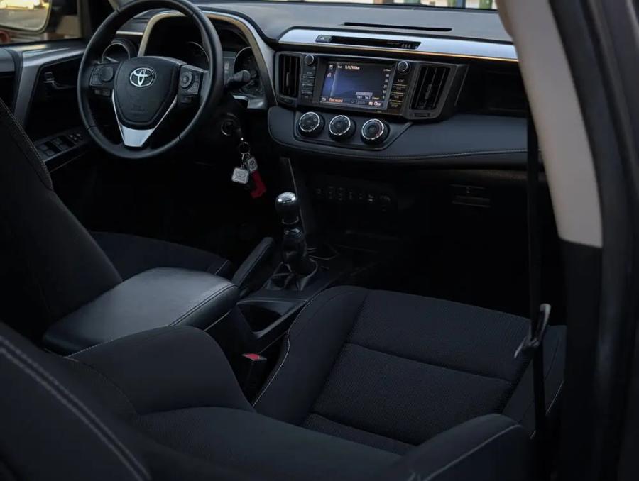 Grey Toyota RAV4 2017 in Jurmala, with an engine capacity of 2.00 L and mileage of 293 thousand km for 12750 €, photo 22 on AUTOMOTO.COM.LV