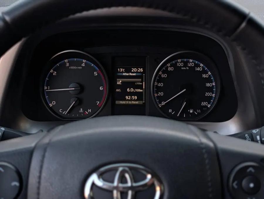 Grey Toyota RAV4 2017 in Jurmala, with an engine capacity of 2.00 L and mileage of 293 thousand km for 12750 €, photo 24 on AUTOMOTO.COM.LV