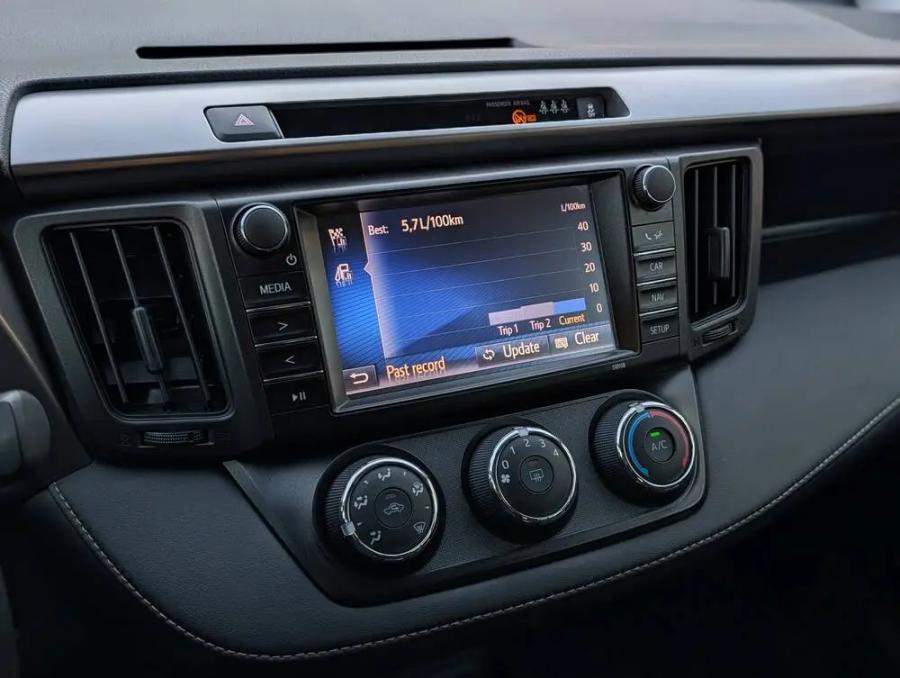 Grey Toyota RAV4 2017 in Jurmala, with an engine capacity of 2.00 L and mileage of 293 thousand km for 12750 €, photo 25 on AUTOMOTO.COM.LV