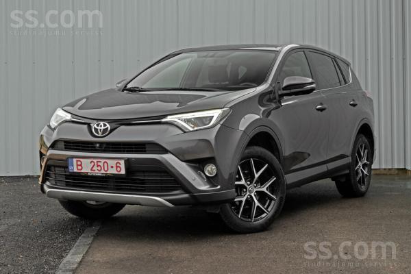 Grey Toyota RAV4 2017 in Ogre, with an engine capacity of 2.00 L and mileage of 179 thousand km for 14500 €, photo 2 on AUTOMOTO.COM.LV