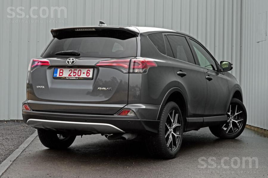 Pelēks Toyota RAV4 2017 Ogre, ar dzinēja tilpumu 2.00 L un nobraukumu 179 tūkst. km par 14500 €, foto 5 vietnē AUTOMOTO.COM.LV