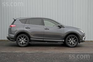 Pelēks Toyota RAV4 2017 Ogre, ar dzinēja tilpumu 2.00 L un nobraukumu 179 tūkst. km par 14500 €, foto 7 vietnē AUTOMOTO.COM.LV
