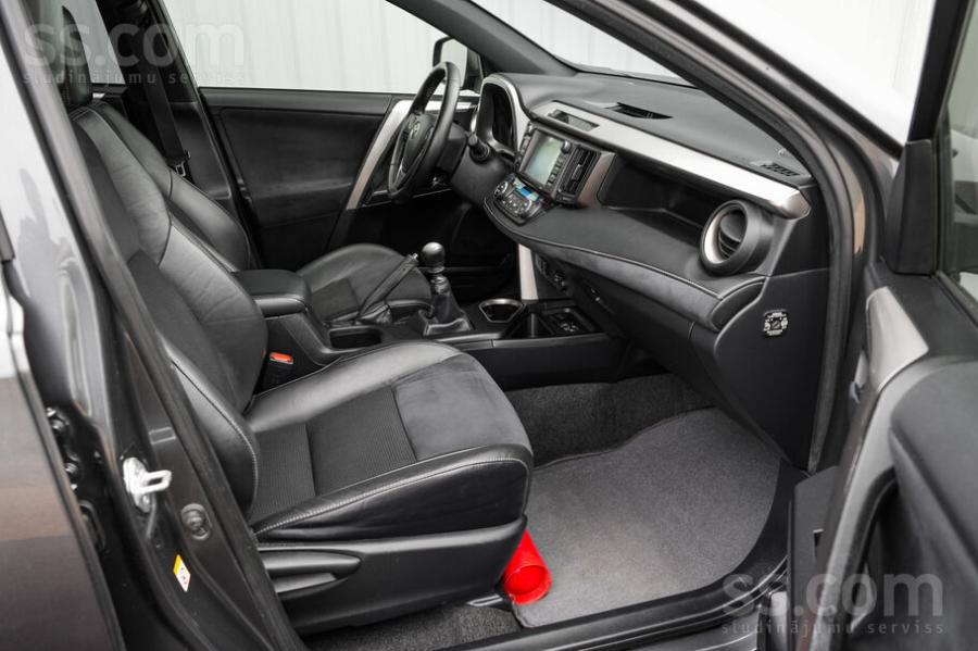 Pelēks Toyota RAV4 2017 Ogre, ar dzinēja tilpumu 2.00 L un nobraukumu 179 tūkst. km par 14500 €, foto 8 vietnē AUTOMOTO.COM.LV