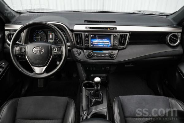 Grey Toyota RAV4 2017 in Ogre, with an engine capacity of 2.00 L and mileage of 179 thousand km for 14500 €, photo 8 on AUTOMOTO.COM.LV