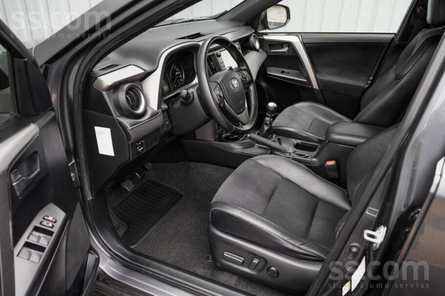 Pelēks Toyota RAV4 2017 Ogre, ar dzinēja tilpumu 2.00 L un nobraukumu 179 tūkst. km par 14500 €, foto 10 vietnē AUTOMOTO.COM.LV