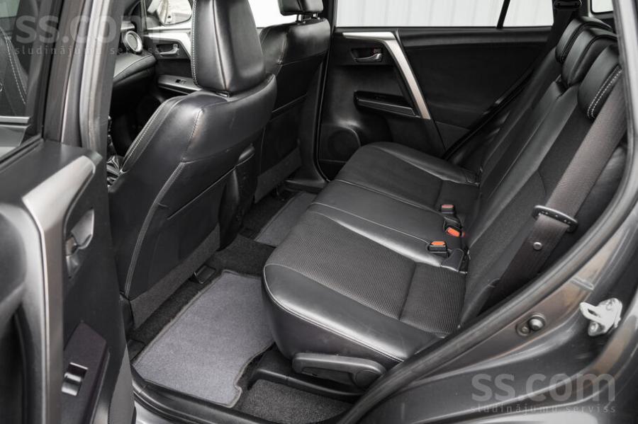 Pelēks Toyota RAV4 2017 Ogre, ar dzinēja tilpumu 2.00 L un nobraukumu 179 tūkst. km par 14500 €, foto 11 vietnē AUTOMOTO.COM.LV