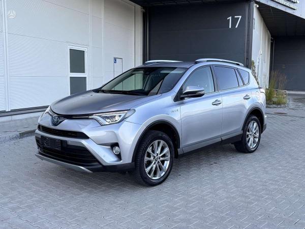 Pelēks Toyota RAV4 2017 Viļņa, ar dzinēja tilpumu 2.49 L un nobraukumu 149 tūkst. km par 19700 €, foto  vietnē AUTOMOTO.COM.LV