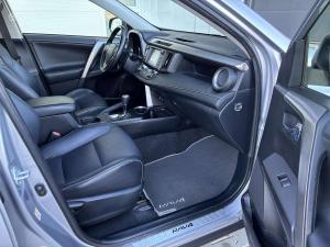 Pelēks Toyota RAV4 2017 Viļņa, ar dzinēja tilpumu 2.49 L un nobraukumu 149 tūkst. km par 19700 €, foto 10 vietnē AUTOMOTO.COM.LV