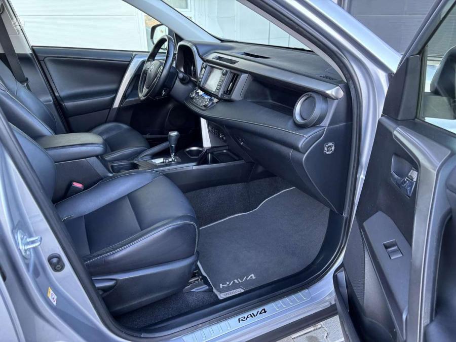 Pelēks Toyota RAV4 2017 Viļņa, ar dzinēja tilpumu 2.49 L un nobraukumu 149 tūkst. km par 19700 €, foto 10 vietnē AUTOMOTO.COM.LV
