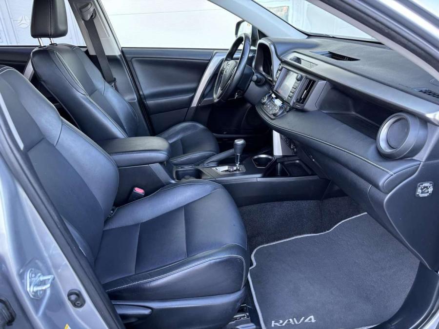 Pelēks Toyota RAV4 2017 Viļņa, ar dzinēja tilpumu 2.49 L un nobraukumu 149 tūkst. km par 19700 €, foto 11 vietnē AUTOMOTO.COM.LV